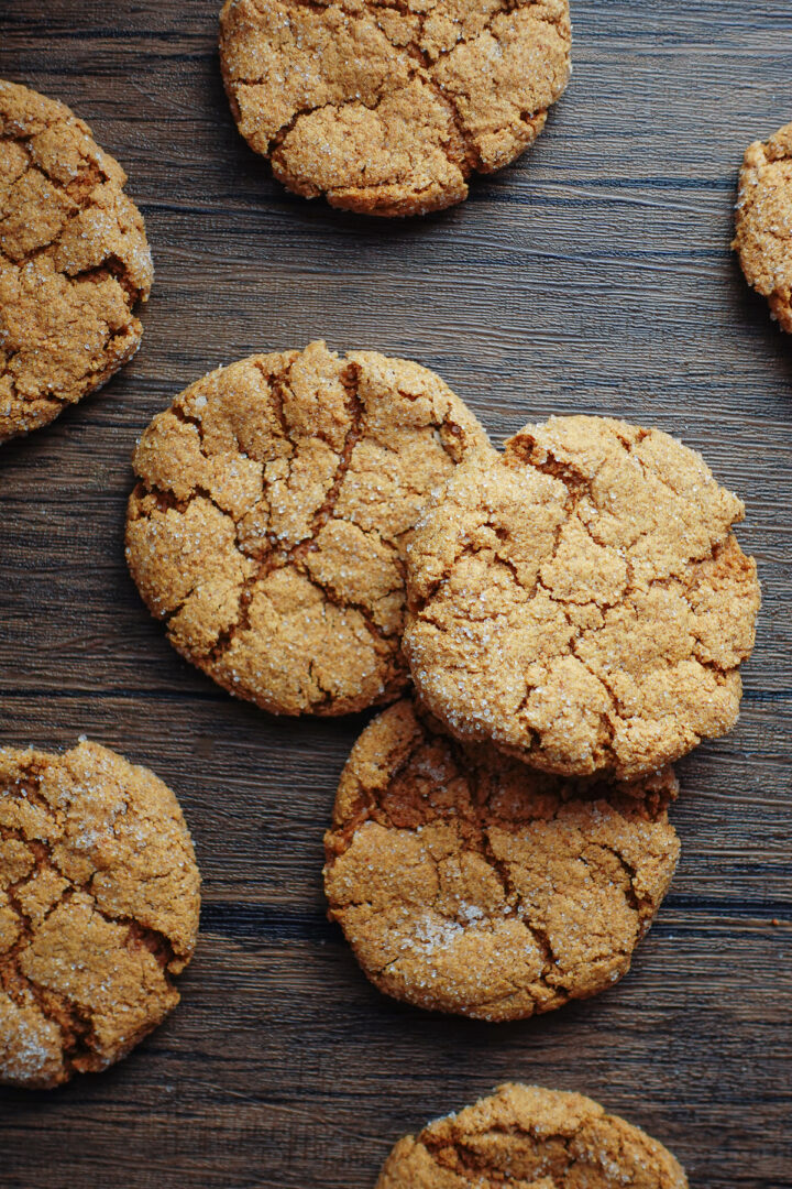 Molasses Crackle Cookies