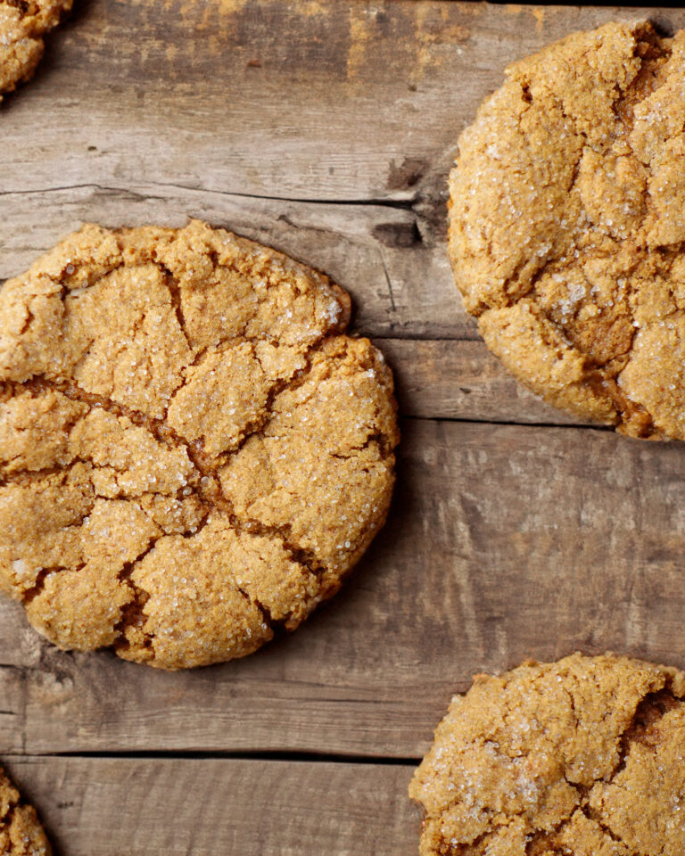 Molasses Crackle Cookies