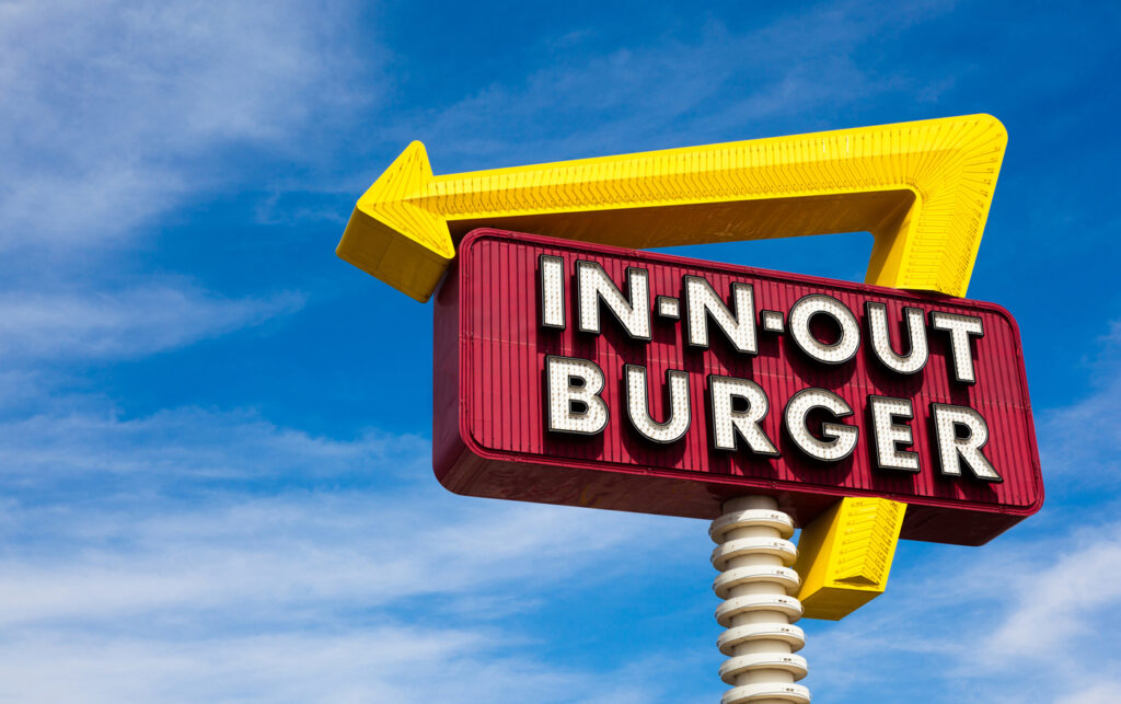 In-N-Out Menu Nutrition Guide (With Calorie Calculator)