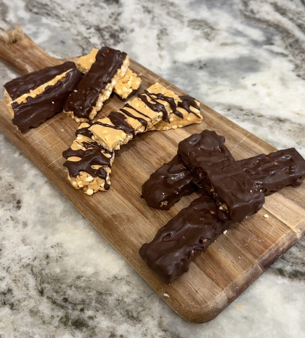 Peanut Butter Chocolate Protein Bars (Only 115 Calories)